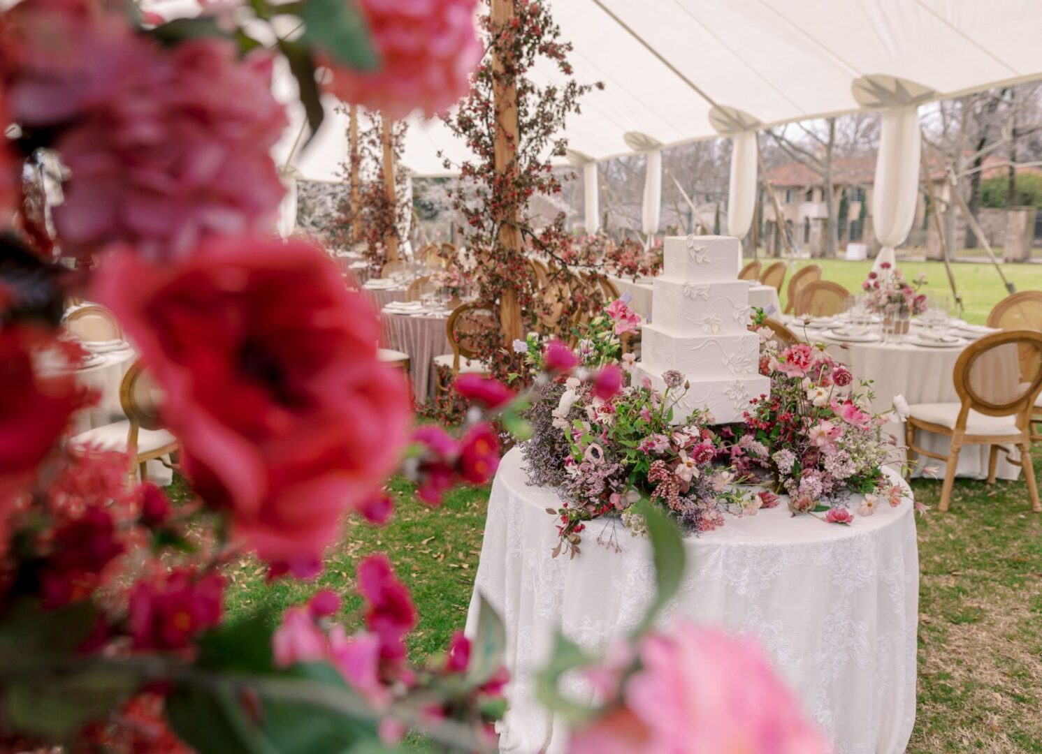 Lovely & Whimsical Styled Shoot at Tulsa's Philbrook Museum - Marianne ...