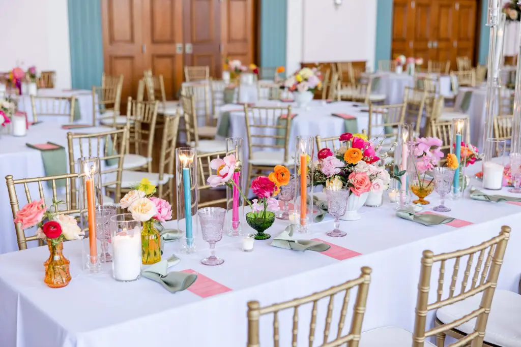 13 Memory Table Wedding Display Ideas - Fun Shop